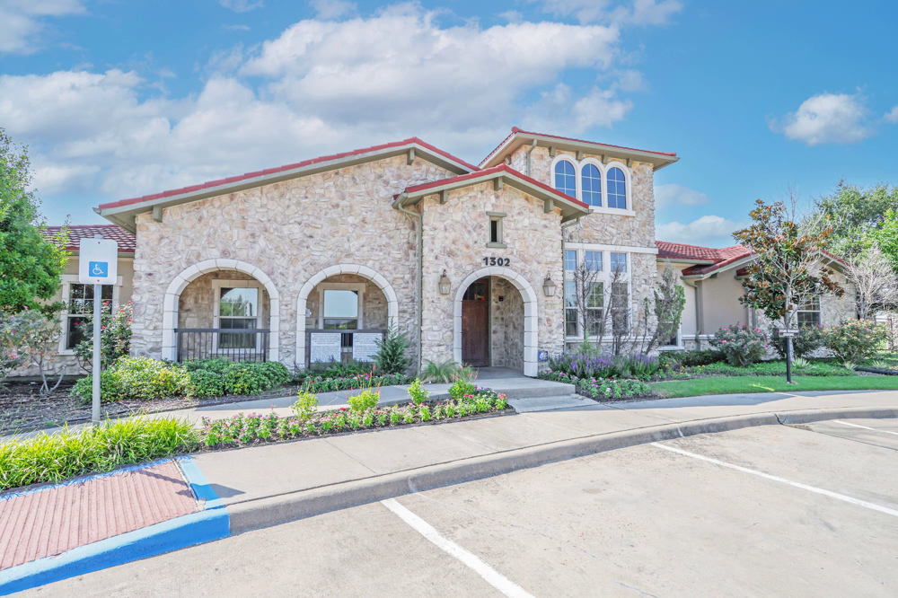 Cimarron Springs | (817) 645-7999