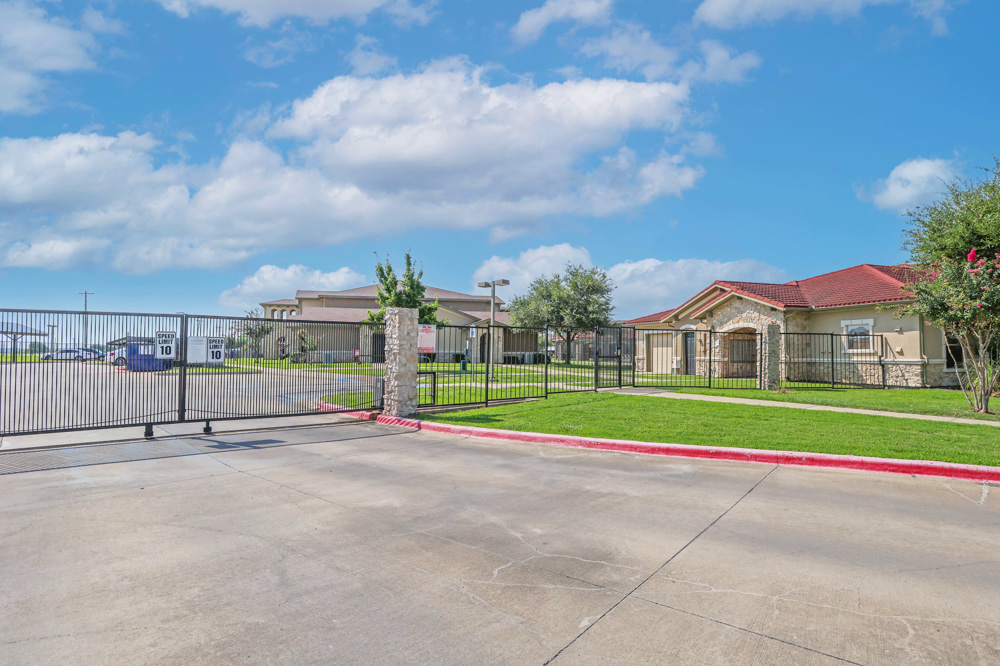 Cimarron Springs | (817) 645-7999