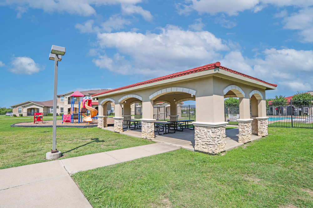 Cimarron Springs | (817) 645-7999